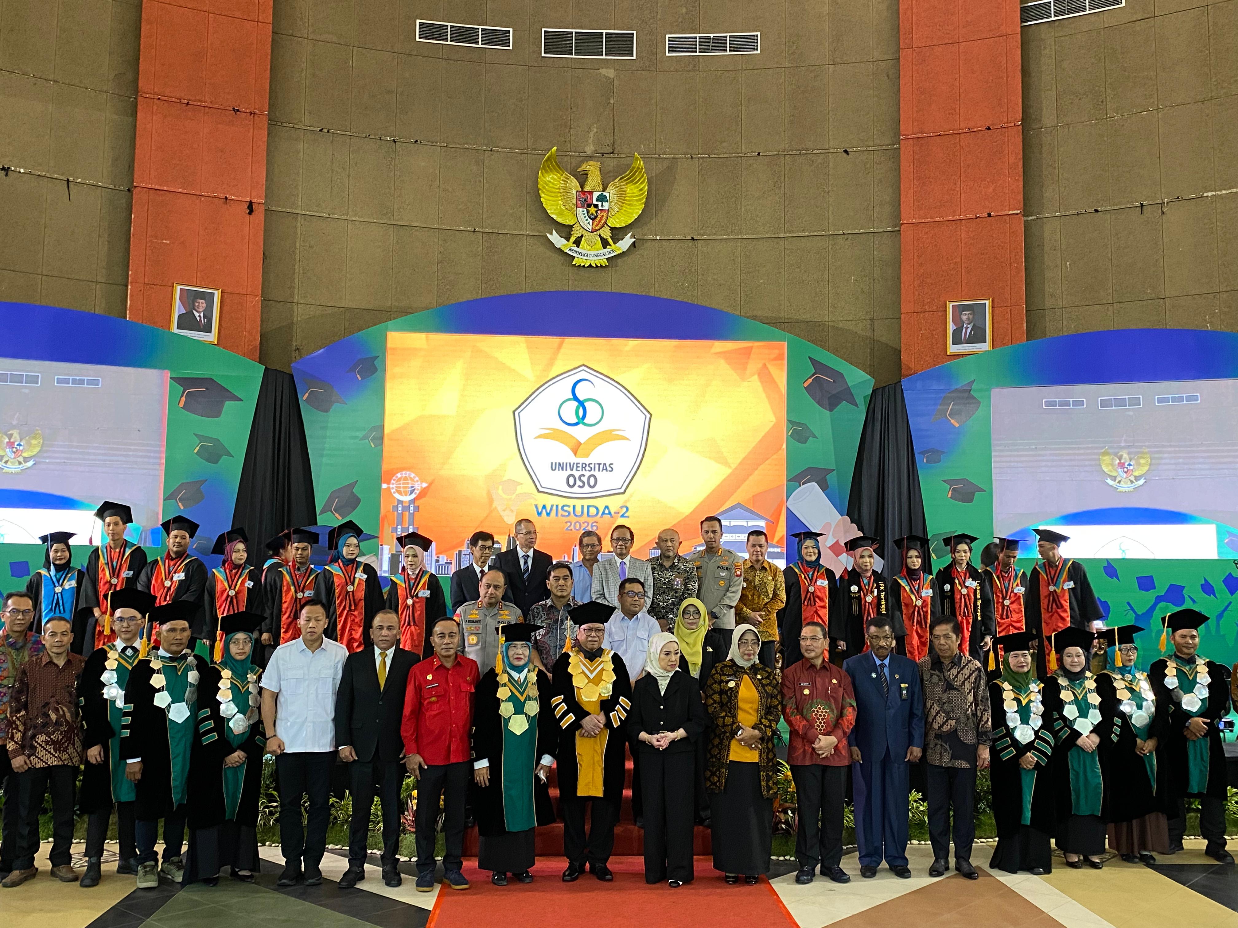 Mahfud MD dan Rocky Gerung Warnai Wisuda ke-2 Universitas OSO di Pontianak
